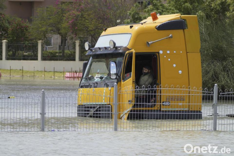 Emirate: Schwerster Regen seit 1949 - Dubai überschwemmt | Onetz