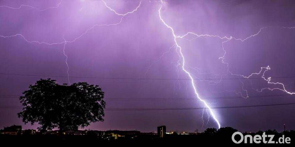 Blitz trifft Familie - sechs Verletzte, teils Lebensgefahr | Onetz
