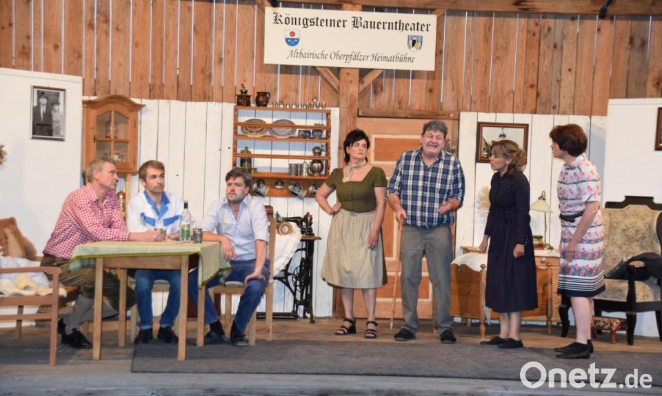 In Unterhaxenbach gehen die Uhren anders: Amüsantes Bauerntheater | Onetz