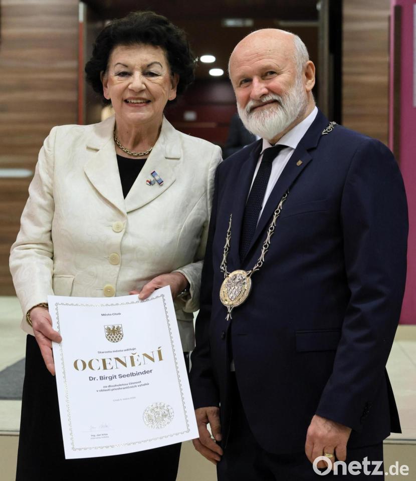 Birgit Seelbinder erhält Bürgermeisterpreis in Eger | Onetz