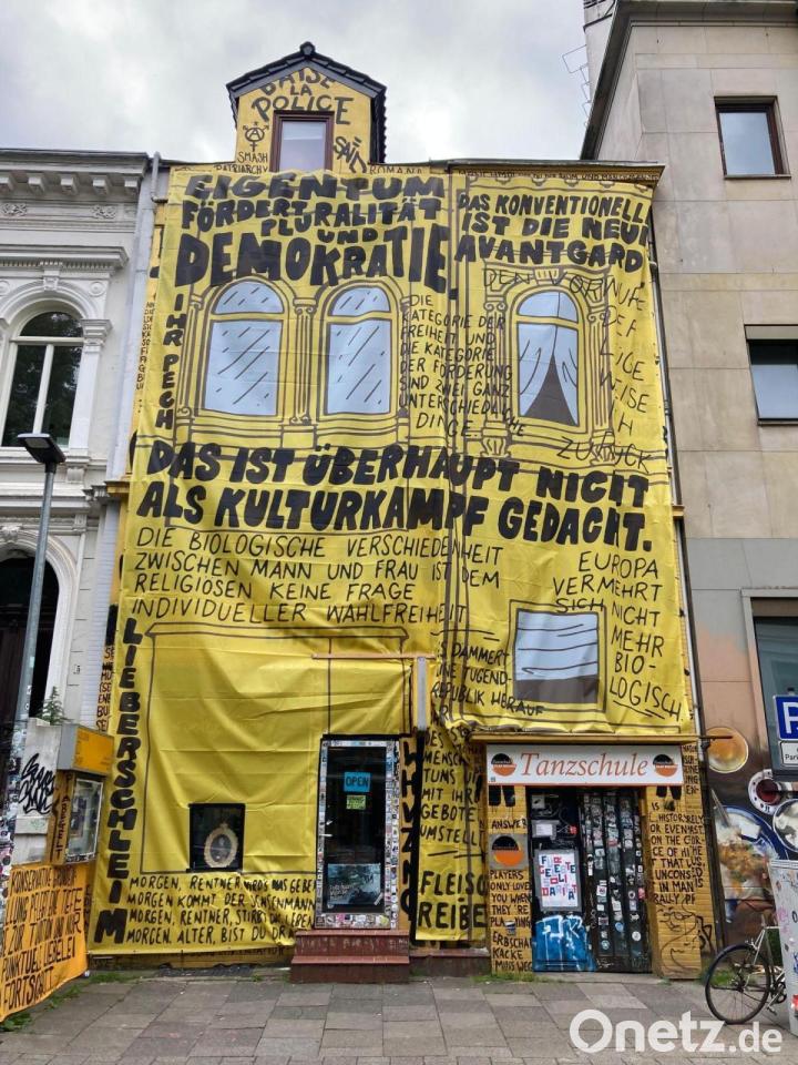 Streit um Buchpreis – Neue Fassade mit Zitaten von Weimer | Onetz