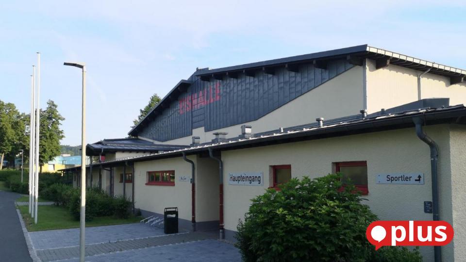 Sanierung der Eishalle Mitterteich: Hitzige Diskussion, heftige Kritik | Onetz