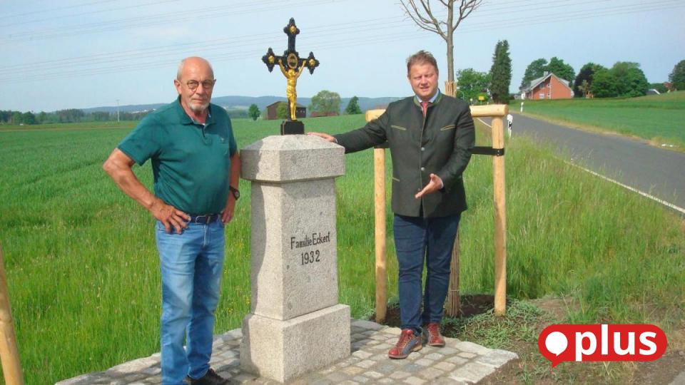 Historisches Feldkreuz wegen Schott-Neubau in Mitterteich versetzt | Onetz