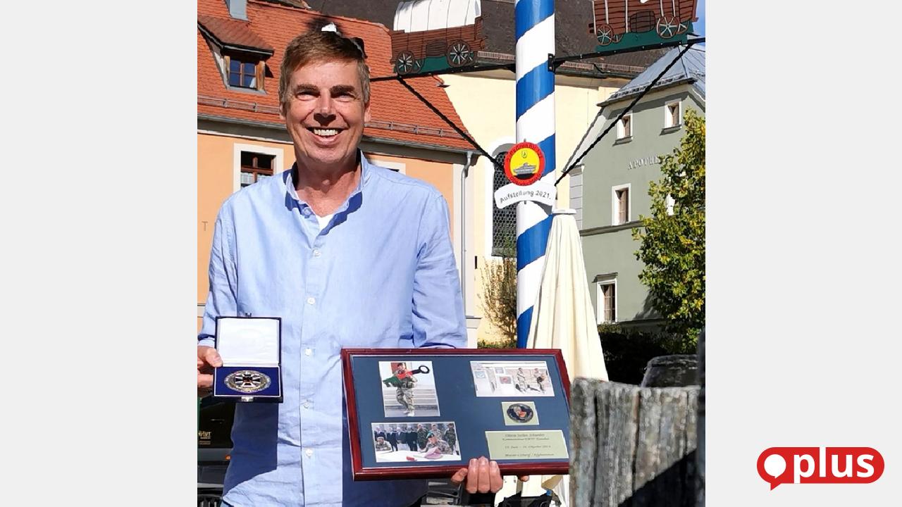 Oberst Jochen Schneider bleibt der Wahlheimat Oberviechtach treu | Onetz