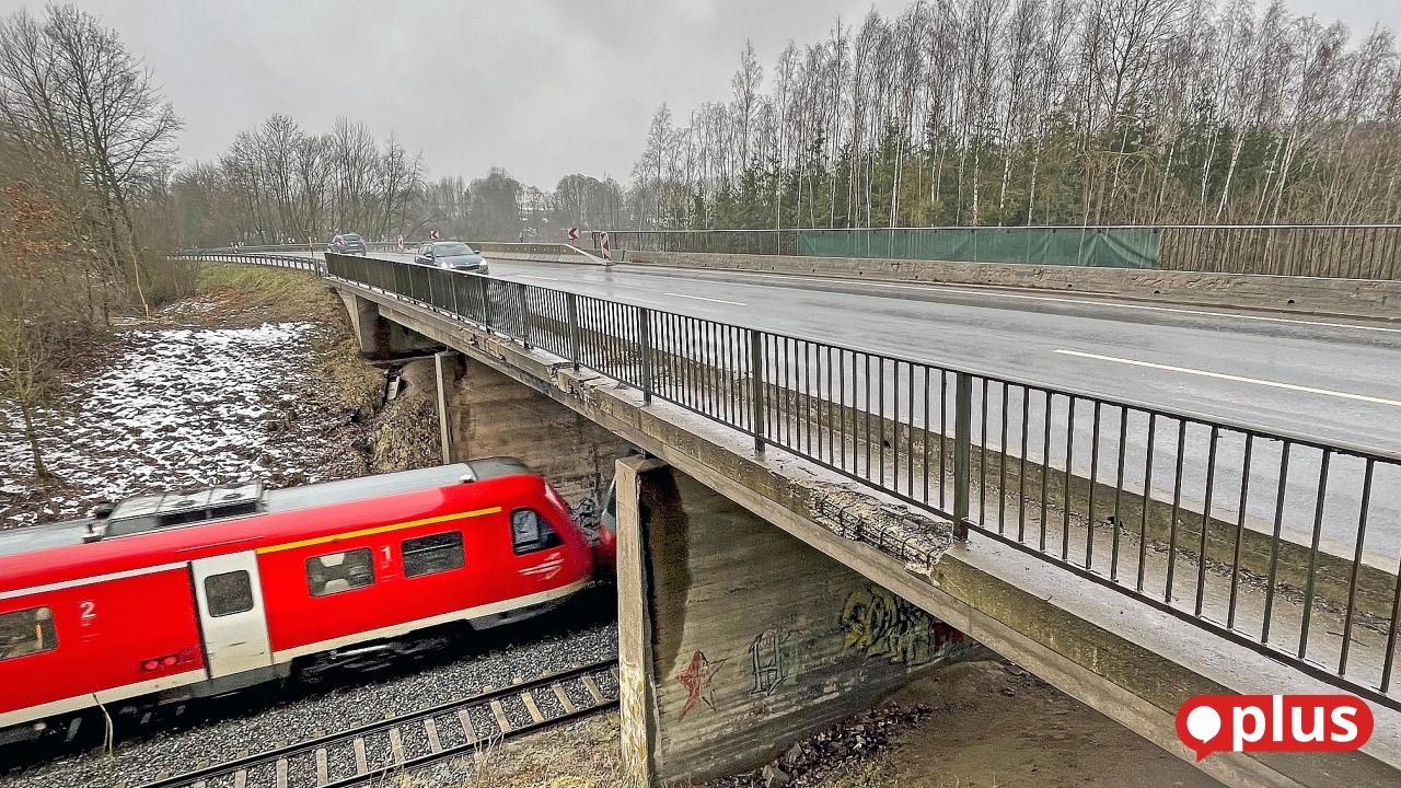 B303 bei Marktredwitz: Brücke über die Bahn wird abgerissen | Onetz
