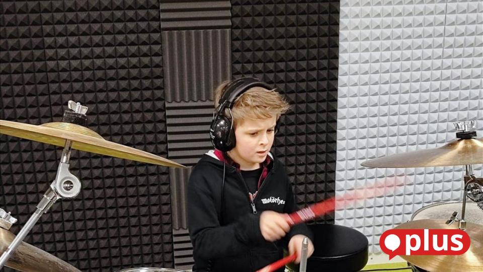 Kleiner Künstler mit großer Begabung: Jonathan aus Brand zeigt sein ...