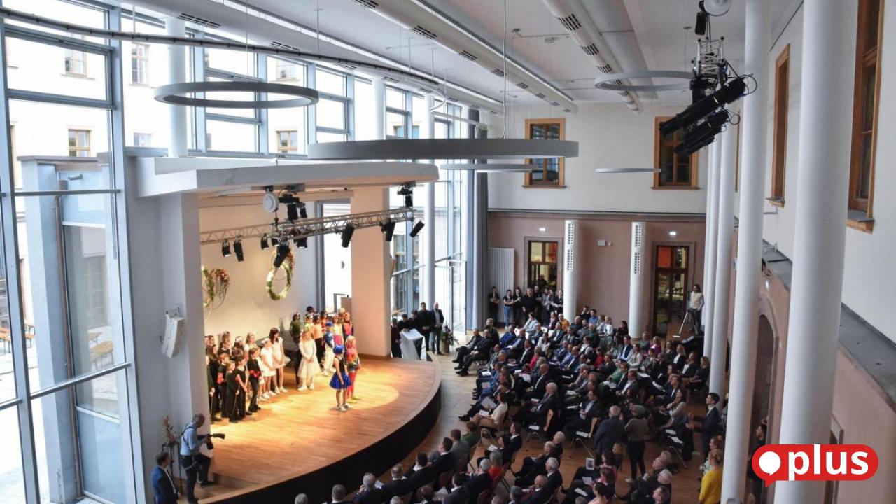 24-Millionen-Projekt abgeschlossen: Max-Reger-Gymnasium feiert mit ...