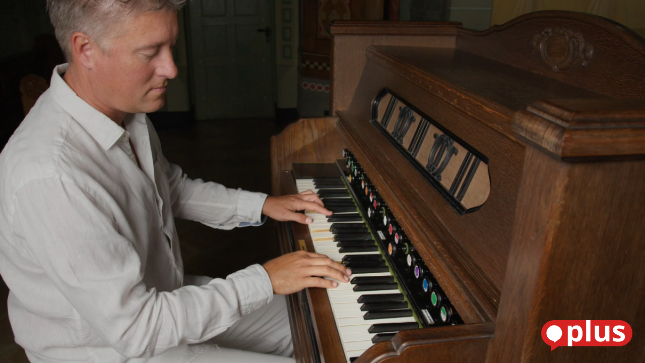Musiker Lars David Kellner haut in die Tasten | Onetz