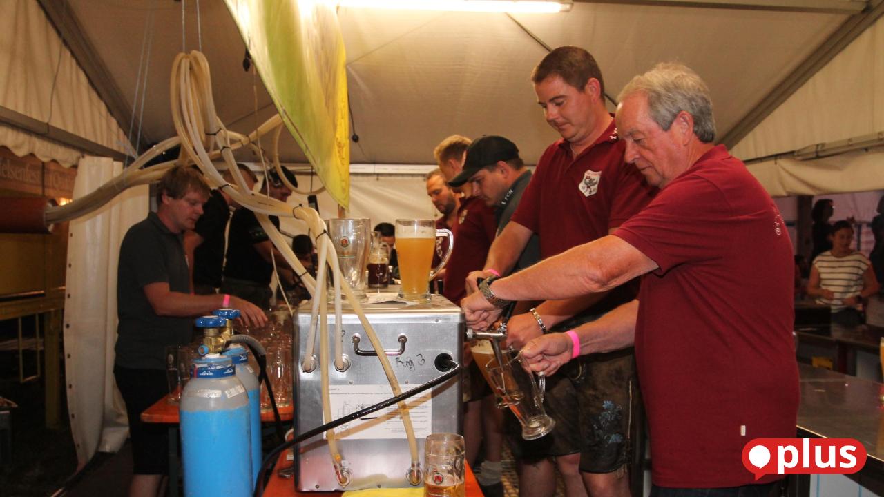 "Ihr Flosser seid positiv verrückt": Festleiter freut sich über viele ...