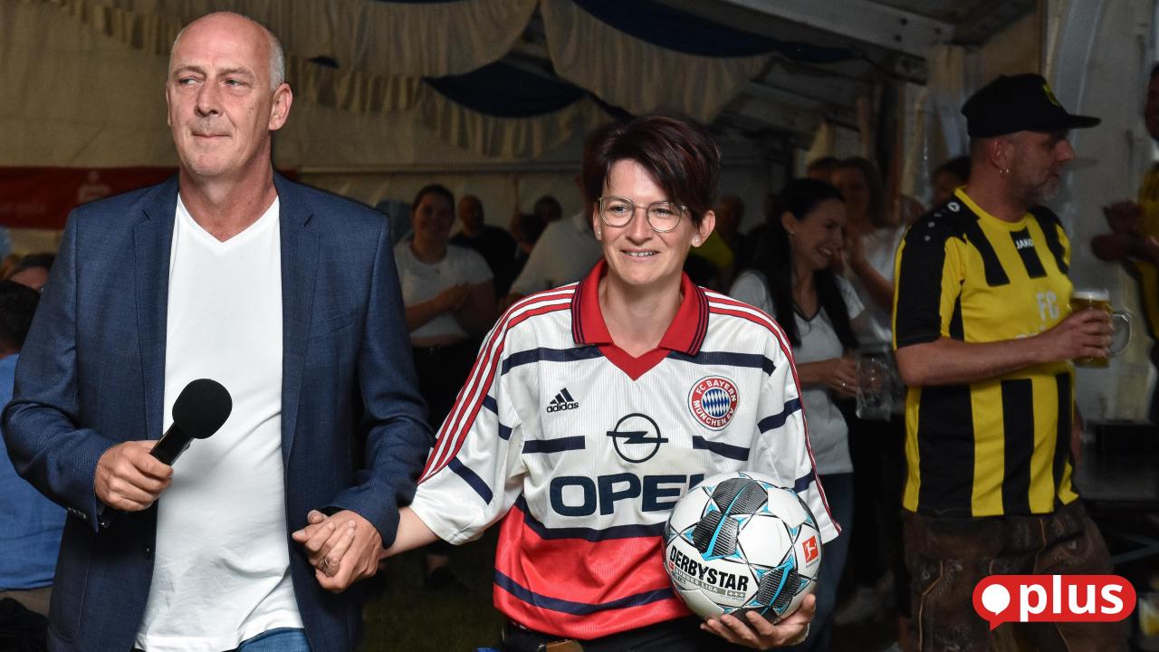 Mario Basler in Freihung: Kein Bier und keine Treffer an der Torwand ...