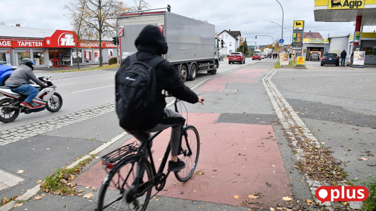 Amberg sieht rot: Stadt bekommt 2024 bis zu 200 Markierungen für Fahrradfahrer | Onetz