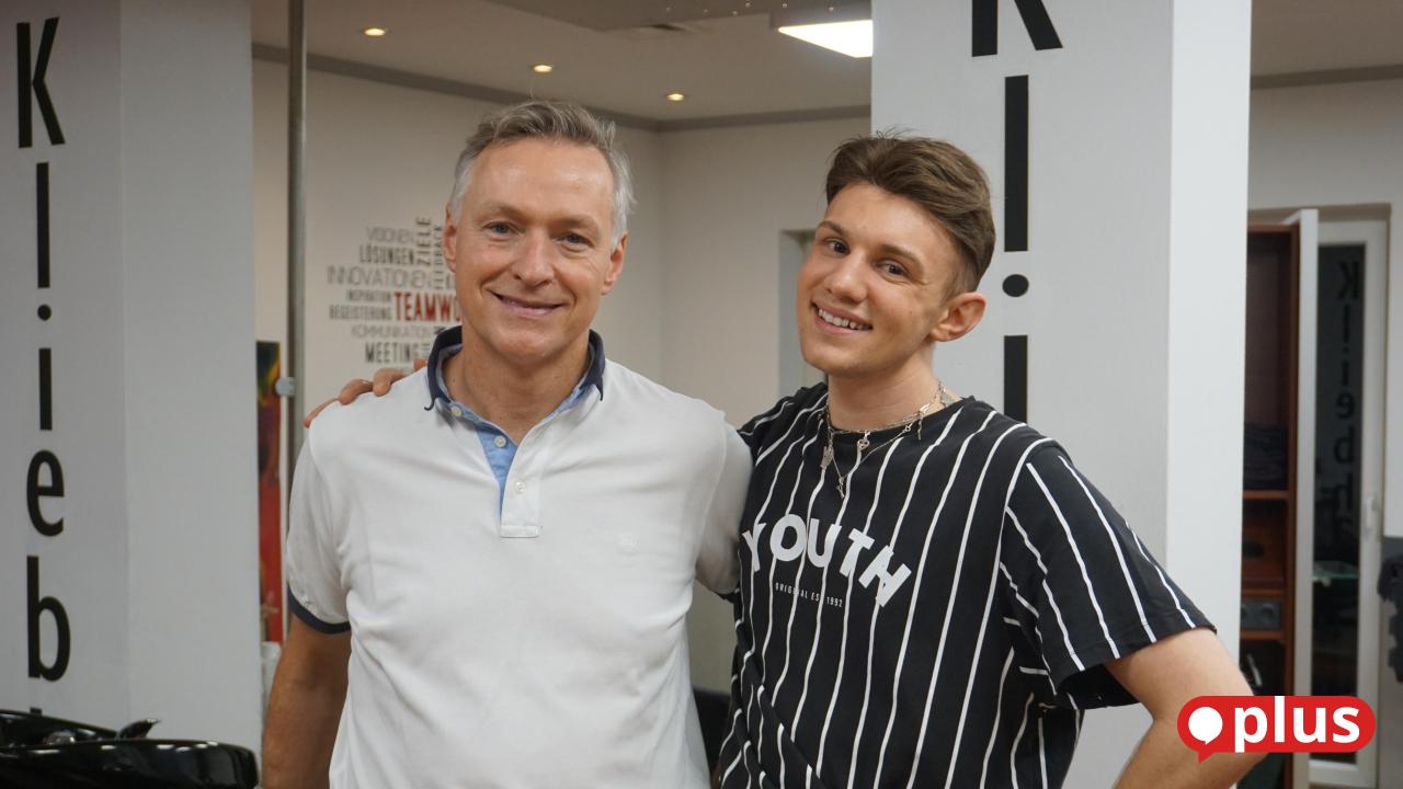 Simon Ströll gibt Job im Rathaus für eine Karriere im Frisörsalon auf | Onetz