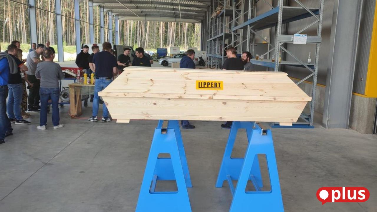 Firma Lippert verschwindet – die Wut in der Belegschaft bleibt | Onetz