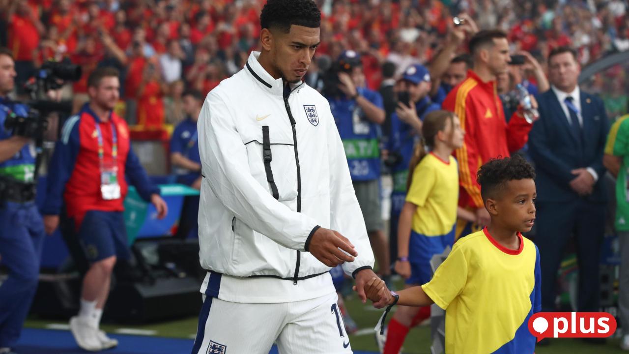 Warum England-Star Bellingham einen Achtjährigen aus Hütten an die Hand ...