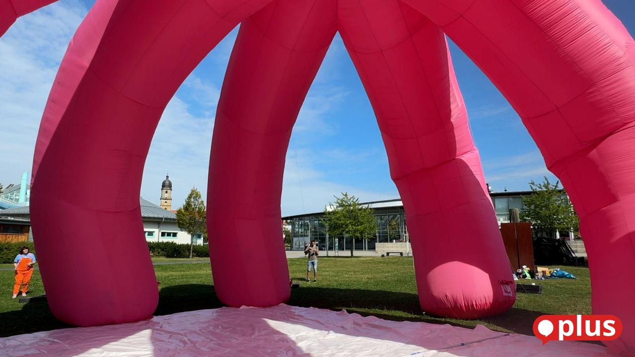 Amanda Parer testet den Aufbau ihrer Luft-Kunstwerke vor der Luftnacht ...