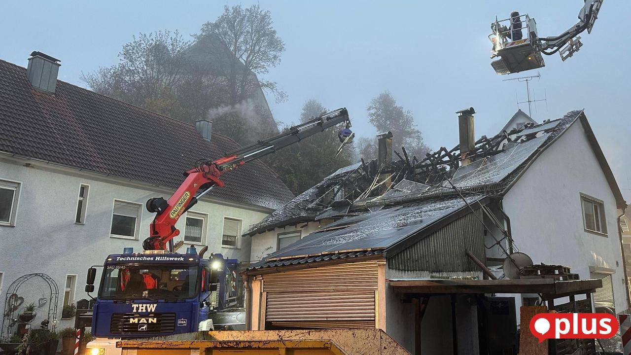 Brand in Heimhof: Photovoltaik-Dach erschwert Feuerwehr-Einsatz | Onetz