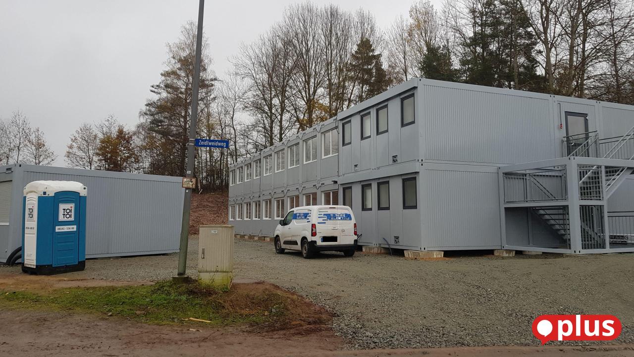 Container-Wohnanlage für Geflüchtete in Erbendorf angekommen | Onetz