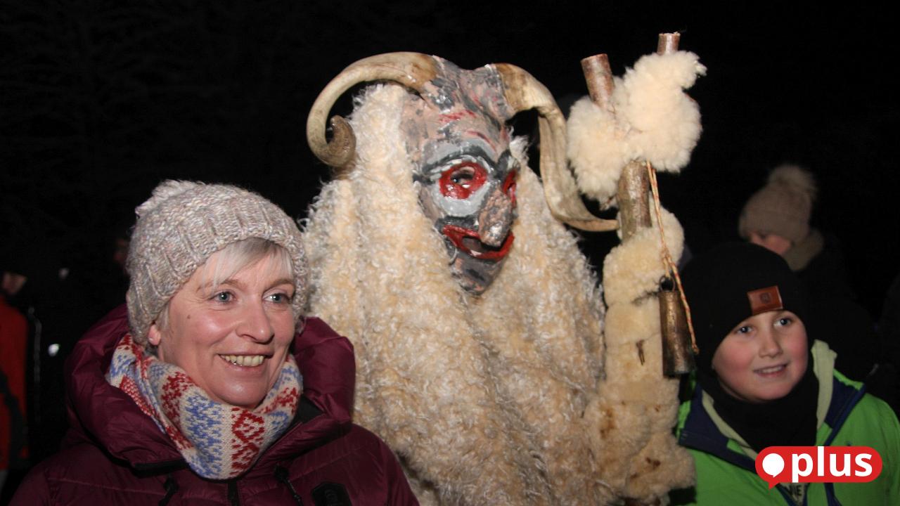 Warmes Rot, Geister, Unholde und Sagen bei viel besuchter Raunacht an ...