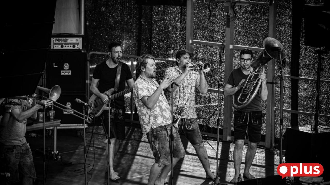 La Brass Banda startet Tour mit neuem Album in Griesbach: Stefan Dettl ...