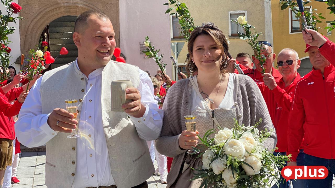 Antrag am Waldwipfelweg: Franzl Bergmann heiratet seine Melanie | Onetz