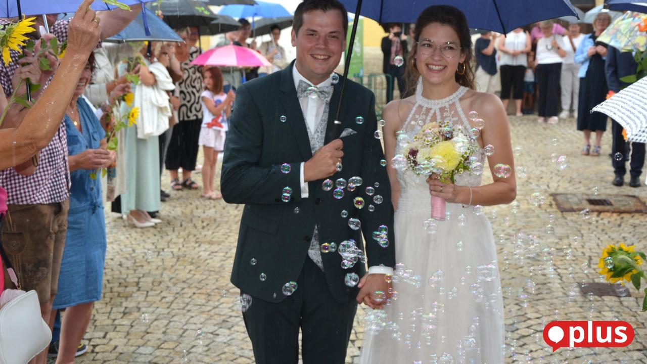 Sophia Pilz und Korbinian Schrems geben sich in Mitterteich Jawort | Onetz