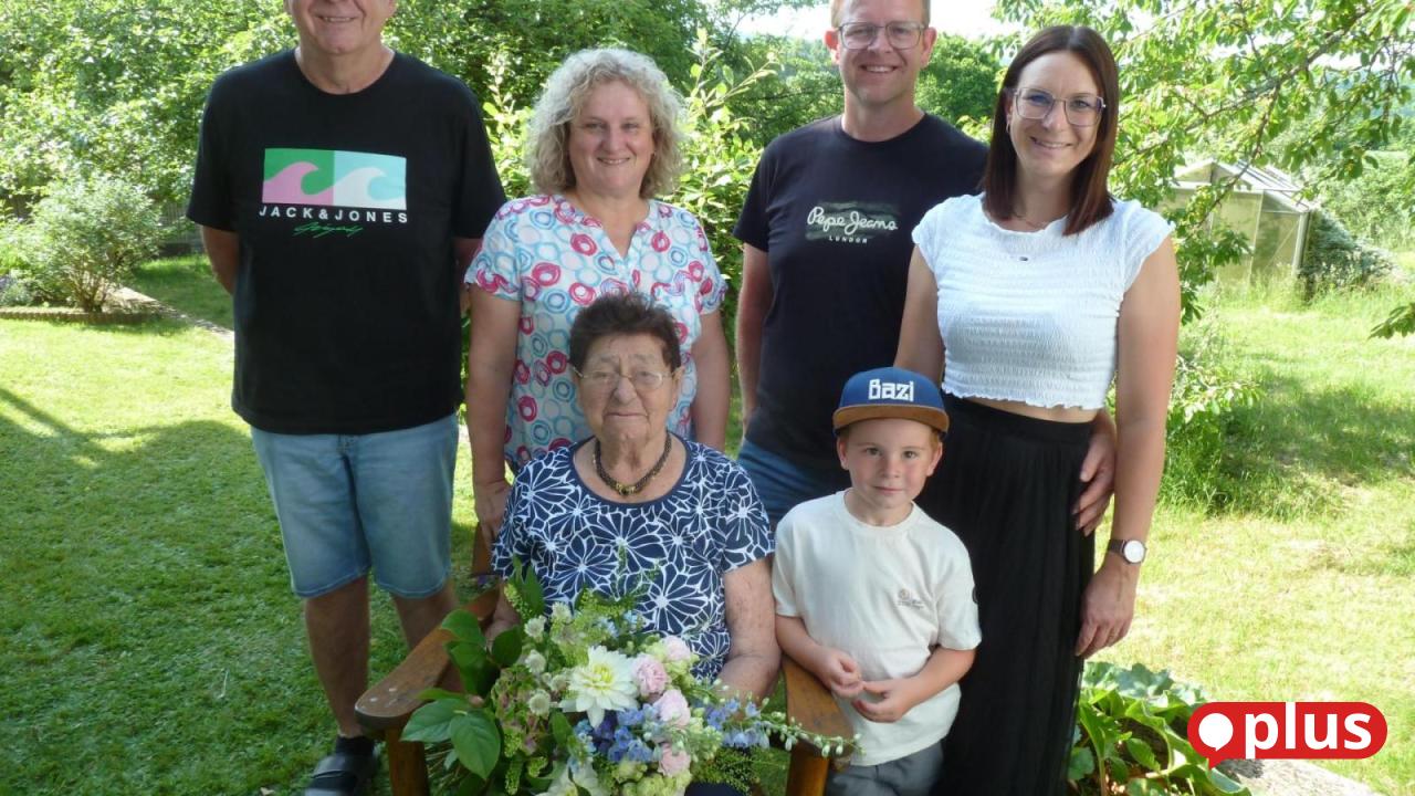 Anne Hecht aus Thanhausen feiert 90. Geburtstag | Onetz