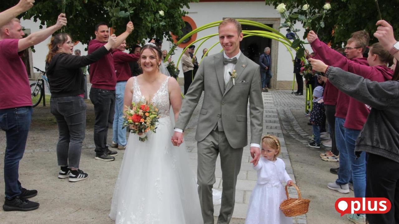 Klara Schöner und Bernhard Gradl geben sich in Waldsassen das Jawort ...