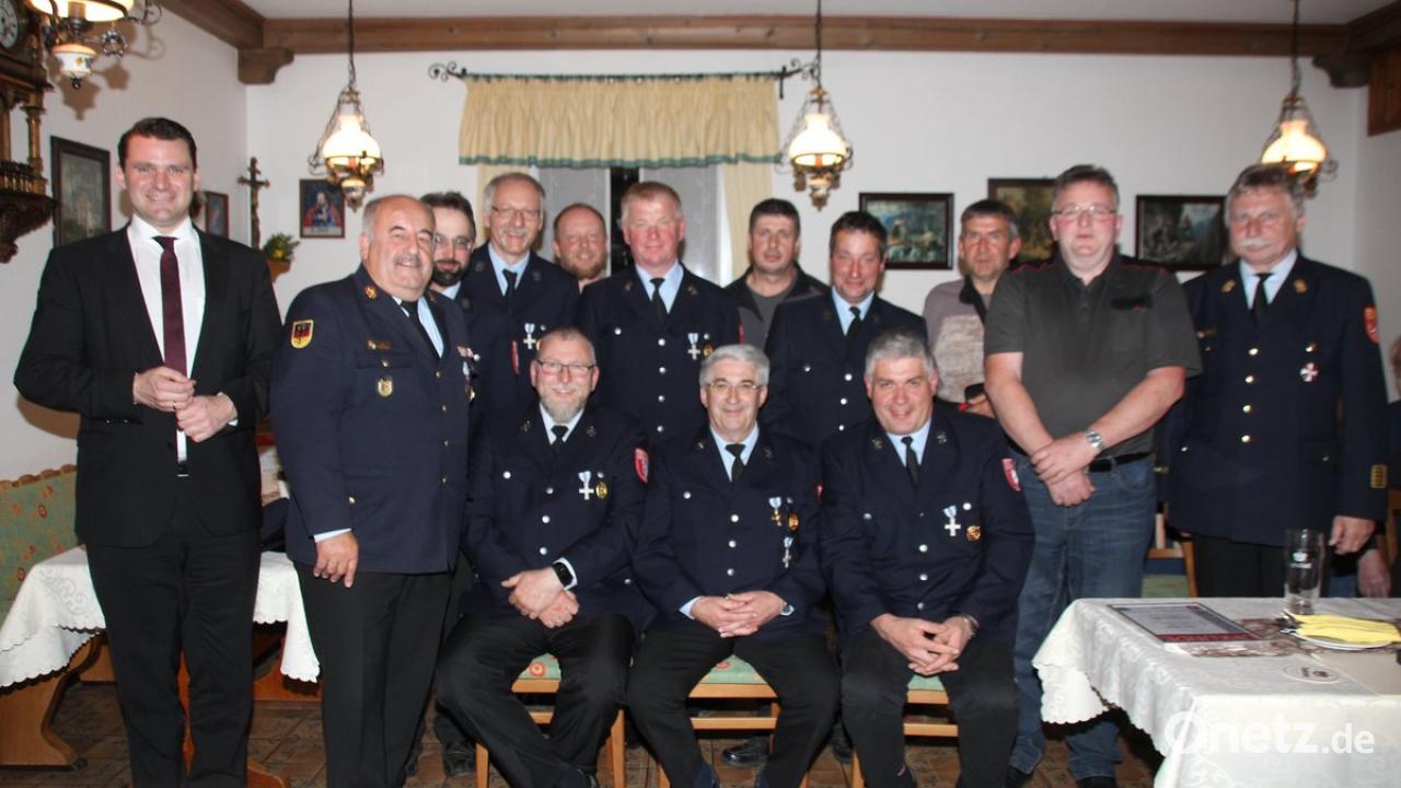 Feuerwehr Bach ehrt treue und aktive Mitglieder: Unbezahlbare Dienste | Onetz