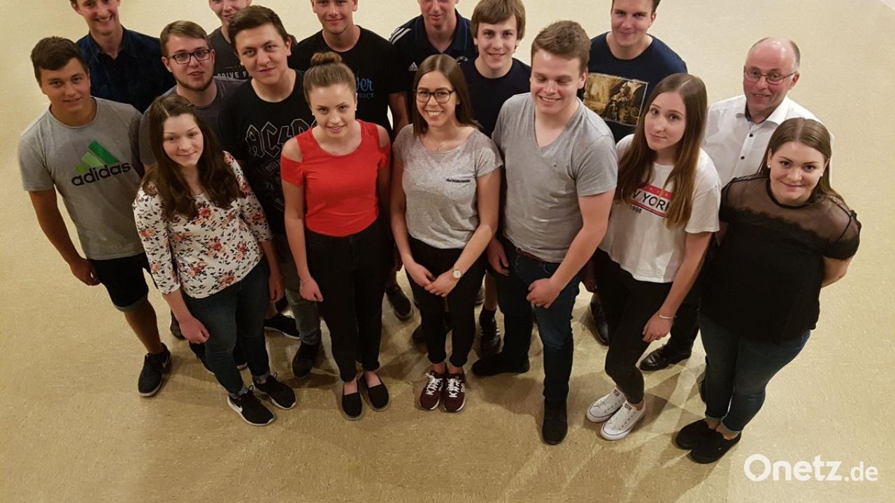 Katholische Landjugend mit viel Elan und Gemeinschaftsgeist am Werk - Bürgermeister voll des ...