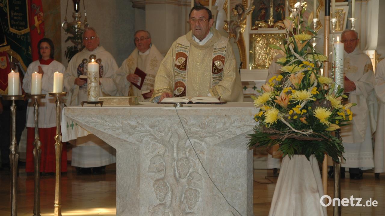 Trauer um Pfarrer Johannes Frischholz | Onetz