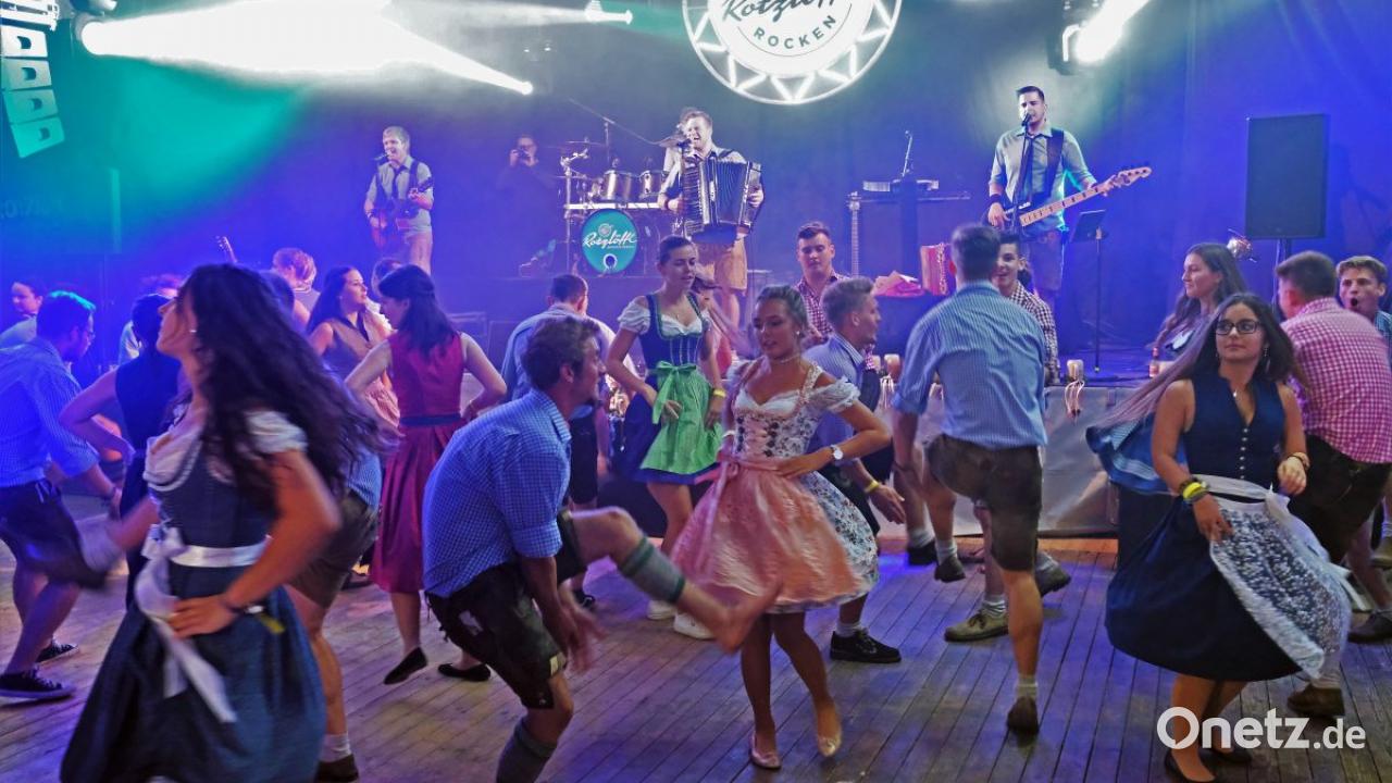 Mega-Party im Bierzelt | Onetz