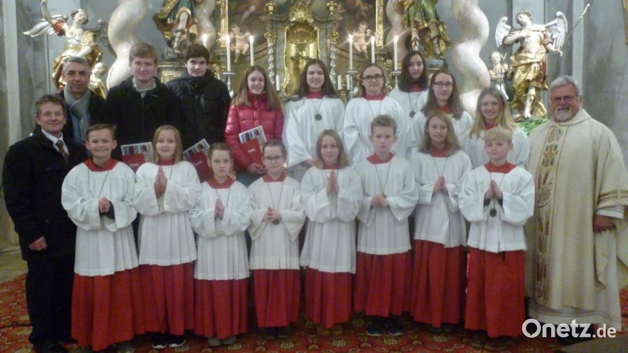 Acht neue Minis im Dienst am Altar | Onetz