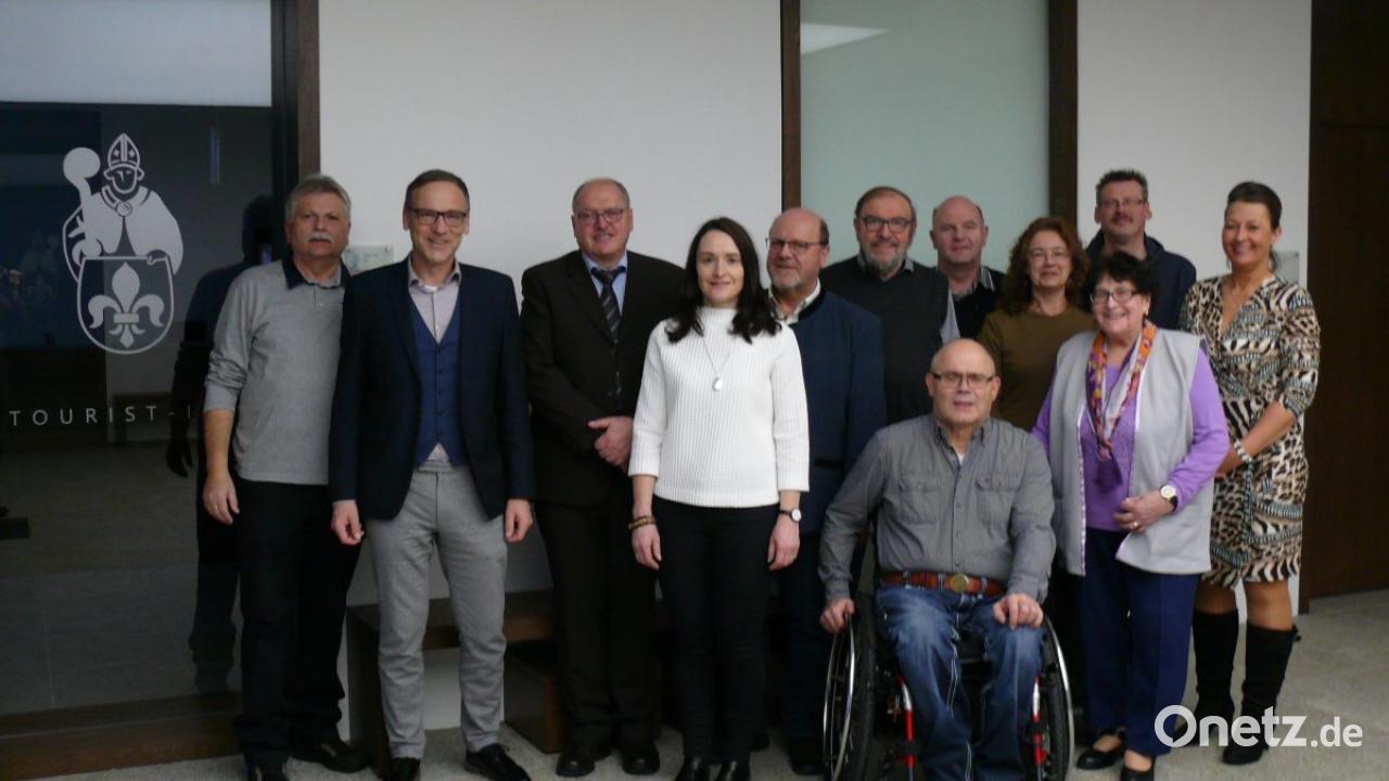 Im Aufzug bequem bis unters Rathausdach | Onetz