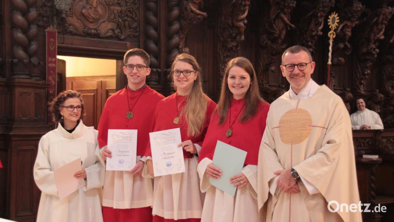 Neue Ministrantinnen in der Basilika | Onetz
