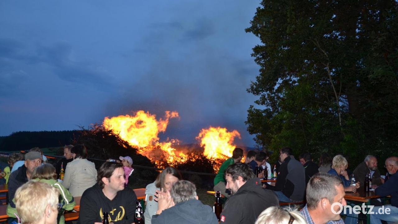 Meterhohe Flammen | Onetz