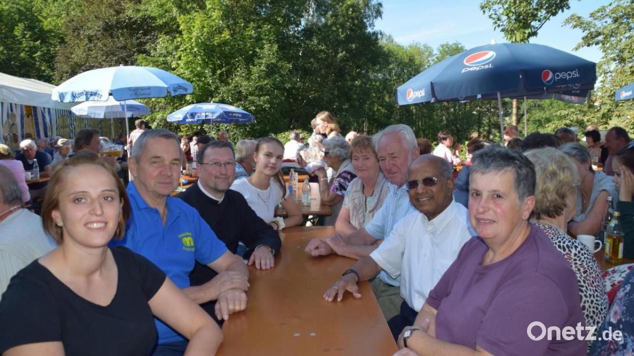 Mausbergfest: Wiedersehen mit dem ehemaligen Pfarrer | Onetz