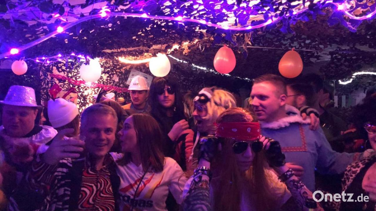 TSV-Fußballer feiern Fasching | Onetz