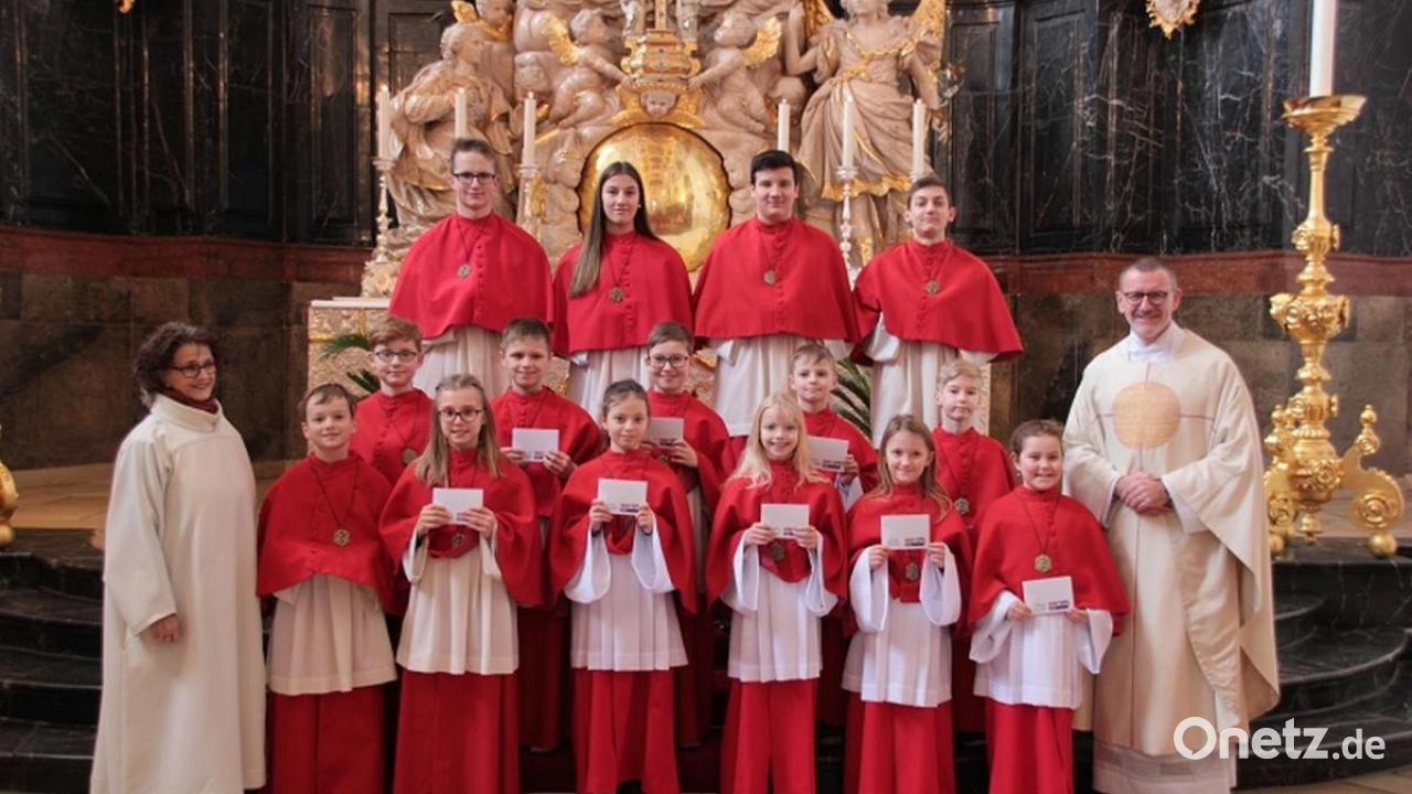 Pfarrei Waldsassen begrüßt und verabschiedet Ministranten | Onetz