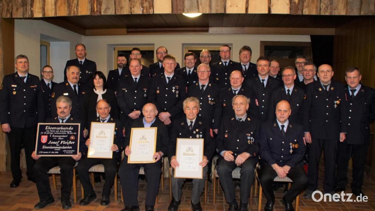 Treue Mitglieder bilden die Basis der Feuerwehr | Onetz