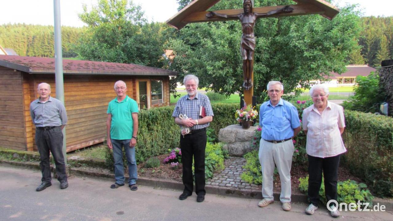 Dorfkreuz erstrahlt in neuem Glanz | Onetz