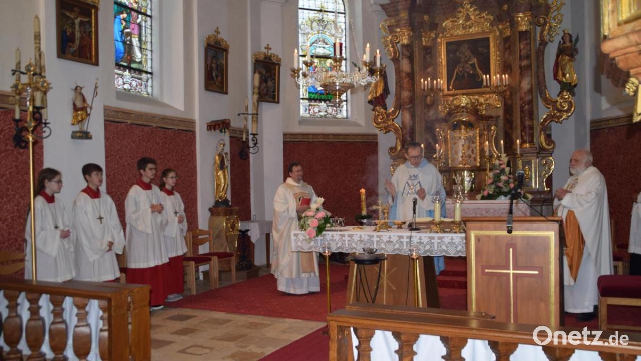 Weihbischof beendet Mausbergfest | Onetz