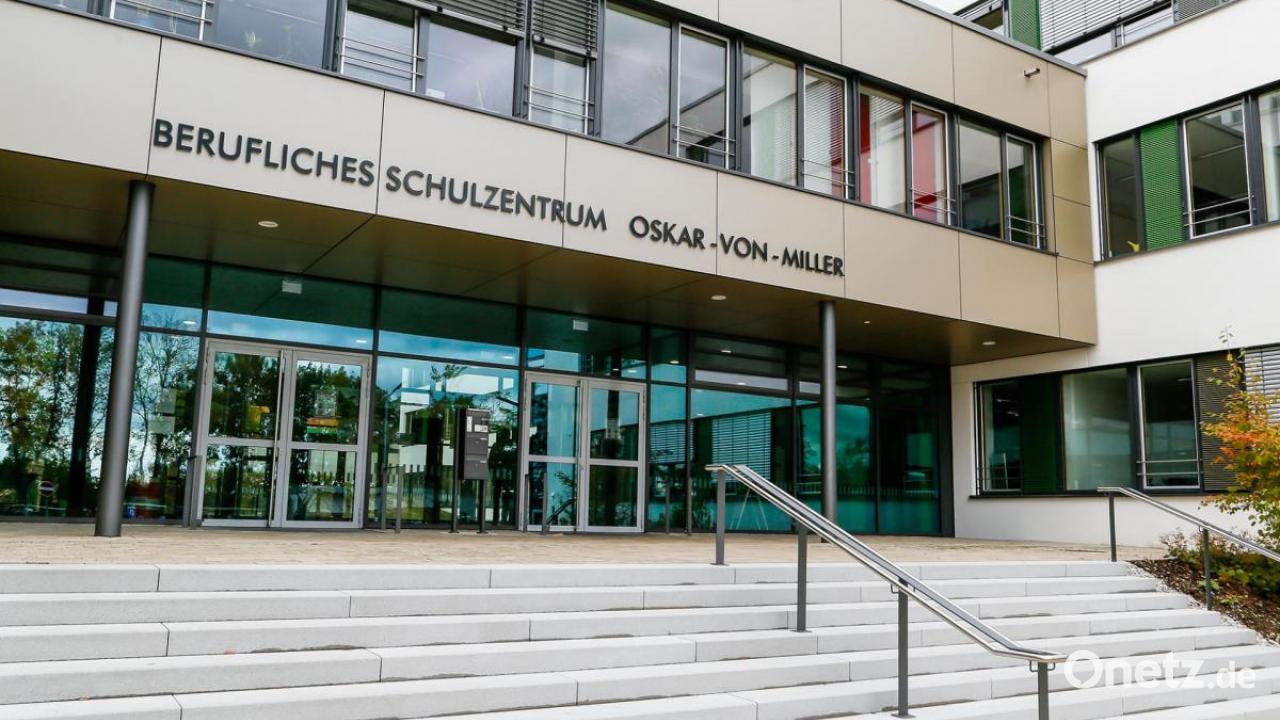 Berufsschule ehrt beste Absolventen | Onetz