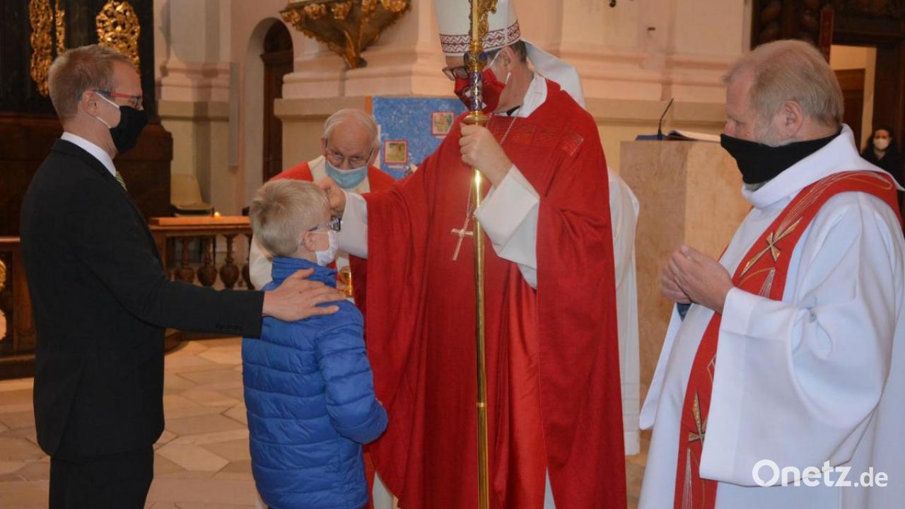 11 junge Leute aus Münchenreuth empfangen Sakrament der Firmung | Onetz