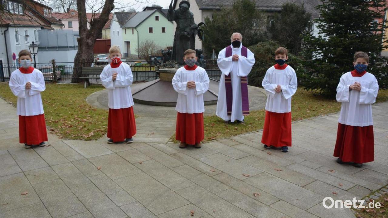 Acht neue Ministranten in der Pfarrei St. Laurentius in Konnersreuth | Onetz