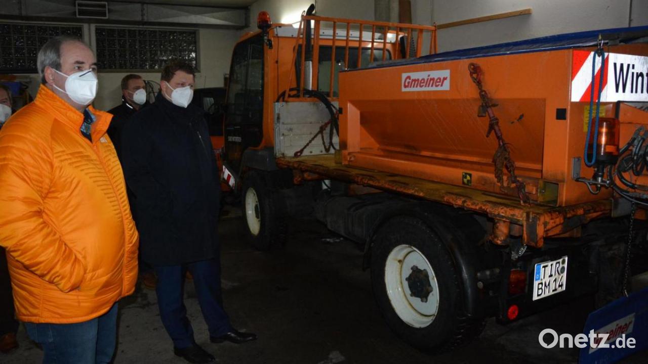 Besuch im Bauhof Mitterteich: Ausschuss nimmt Fuhrpark unter die Lupe | Onetz