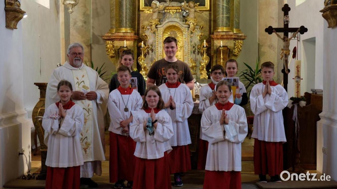 Sieben neue Neudorfer Ministranten | Onetz