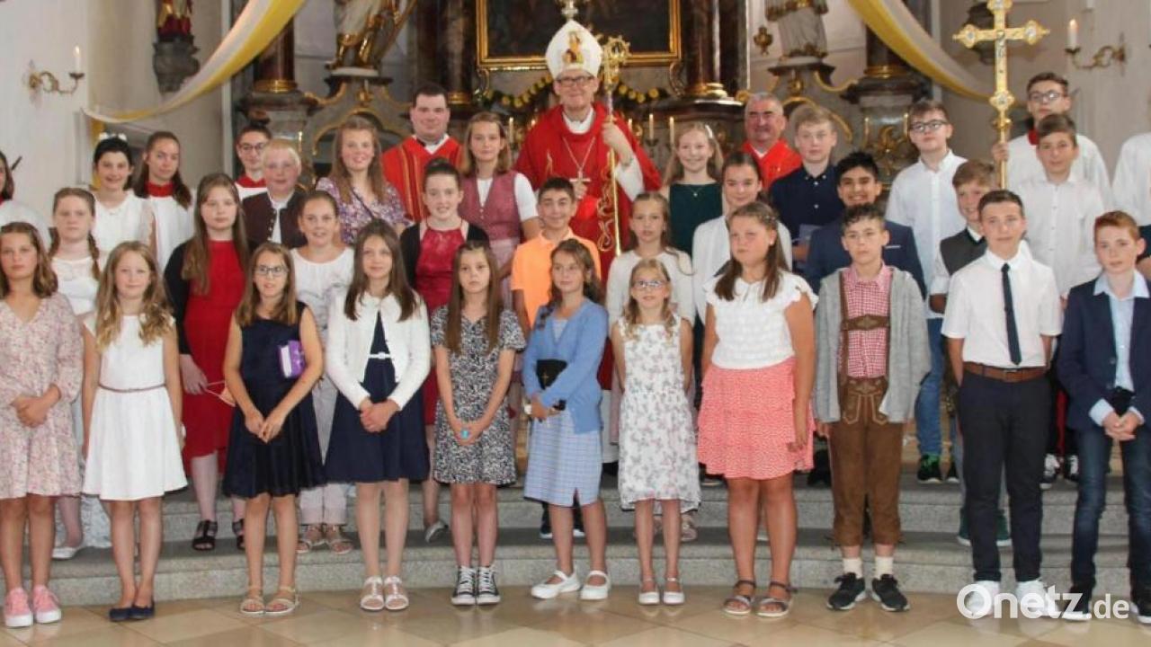 Weihbischof Graf firmt 60 junge Christen aus Oberviechtach | Onetz