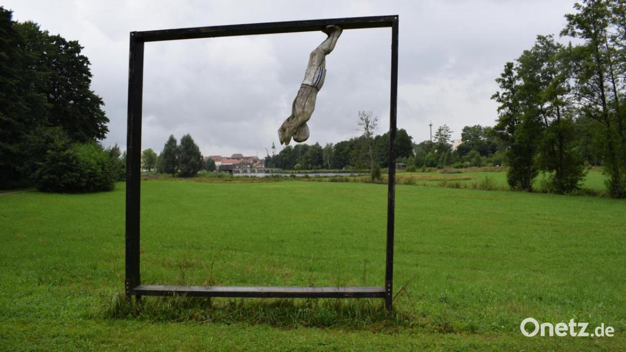 Hände von Holzskulptur abgehackt | Onetz