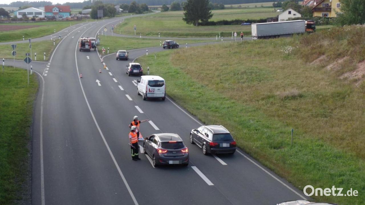Schwerer Unfall auf der B22 bei Speichersdorf | Onetz