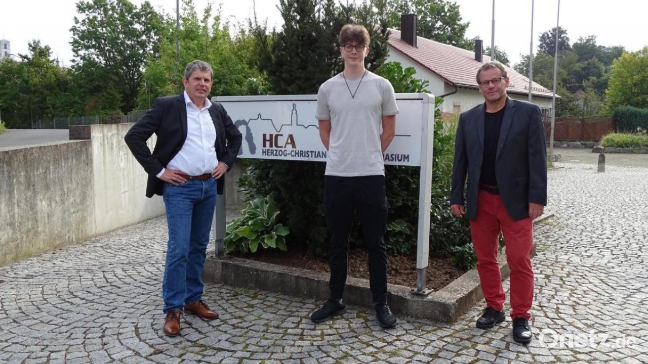 Abiturient Philipp Erhardt im Elitenetzwerk Bayern aufgenommen | Onetz